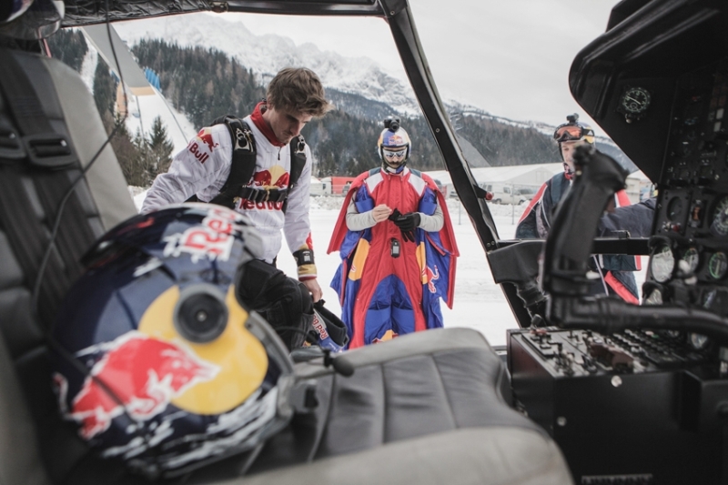 Red Bull Skydive Team - Fallschirm, Tandem, Base Jump